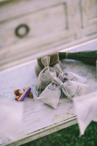 Ρουστικ στολισμος γαμου με λεβαντα - Love4Weddings