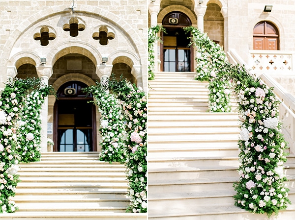 Στολισμος στην εκκλησια γαμου με αψιδες - Love4Weddings
