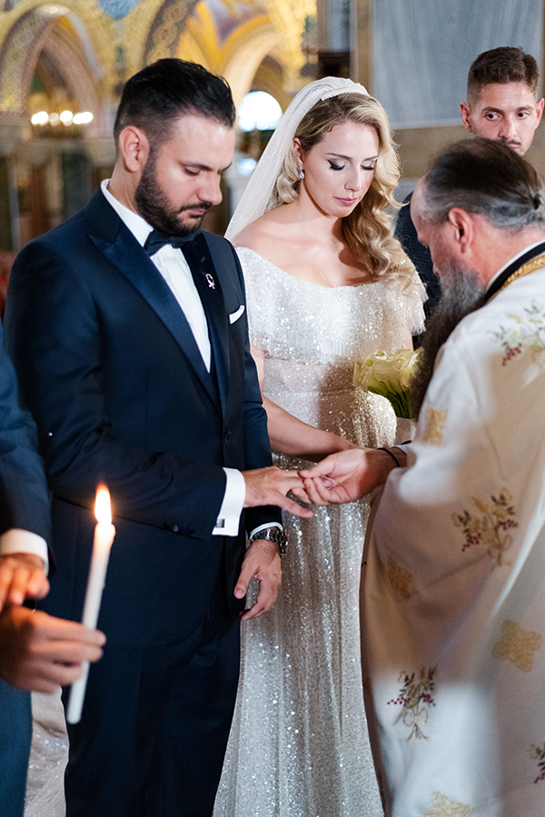 Ρομαντικός καλοκαιρινός γάμος στην Πάτρα με λευκά λουλούδια | Ελένη ...