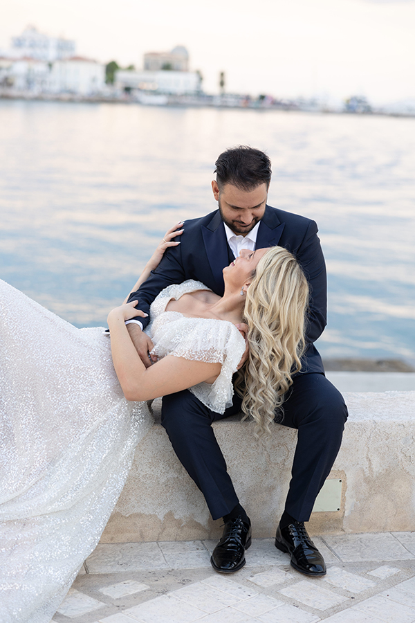 Ρομαντικός καλοκαιρινός γάμος στην Πάτρα με λευκά λουλούδια | Ελένη ...