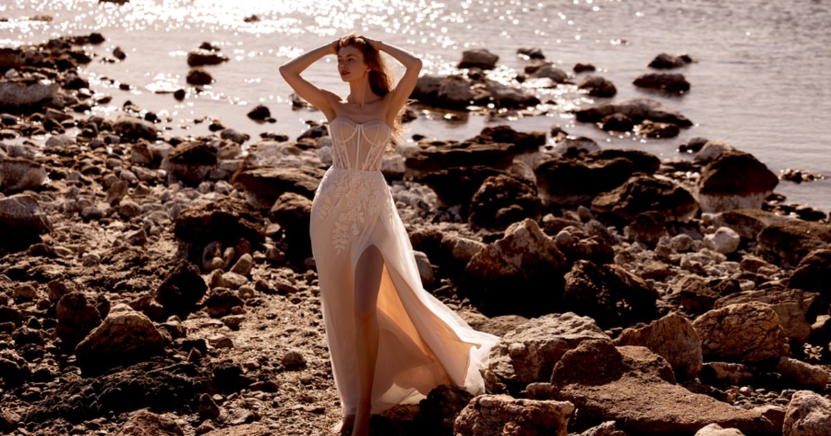 Η συλλογή νυφικών Destination Romance του Demetrios που θα σας κάνει να ...